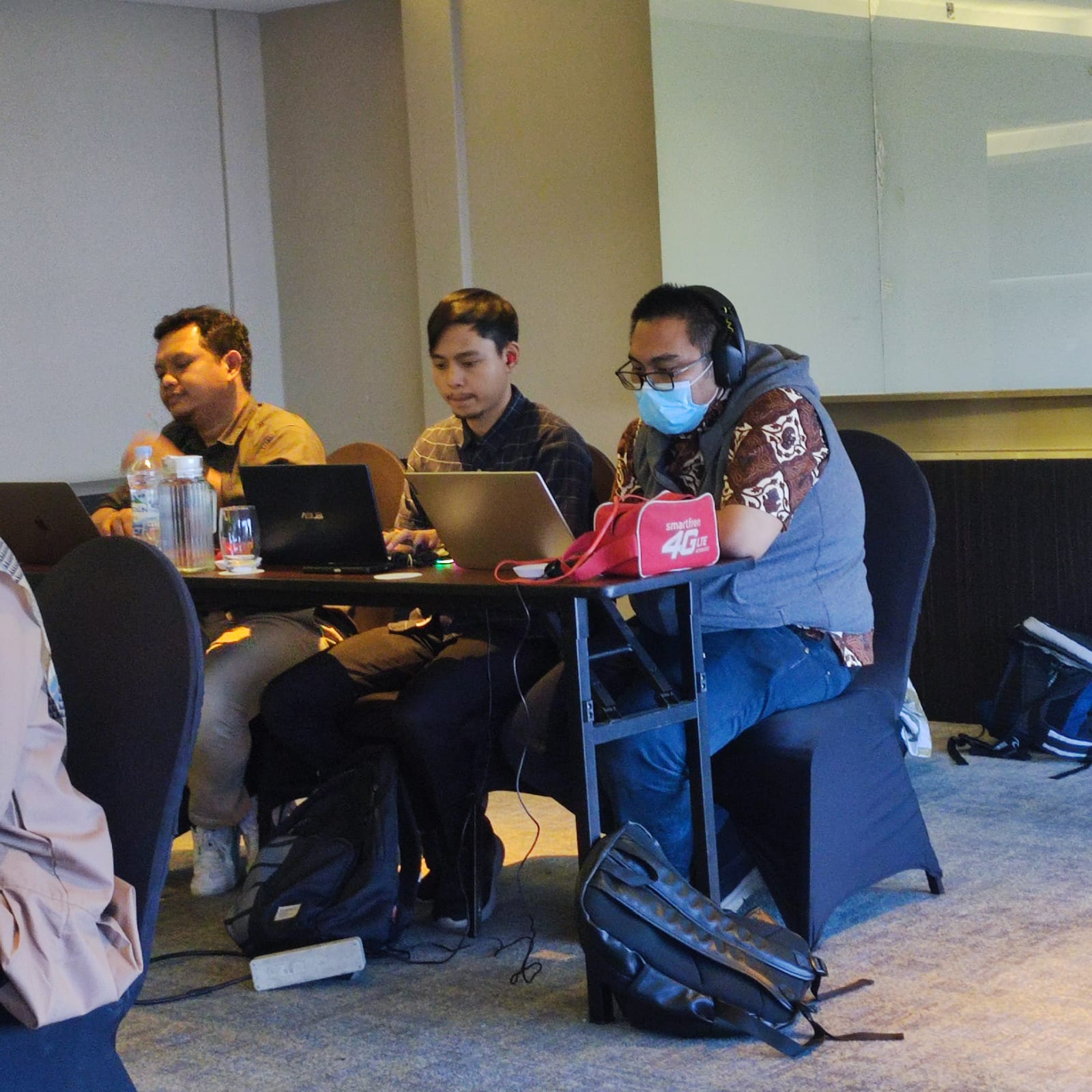 ASUS Zenbook 14: Laptop Terbaik untuk Programmer